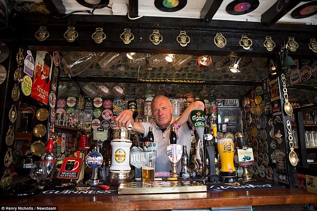 An armless man walked into a b... | Jokes of the day (57571)